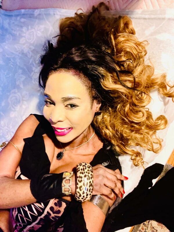 Heute | Ginas Tango Rosa – Erotische Zimmervermittlung Berlin